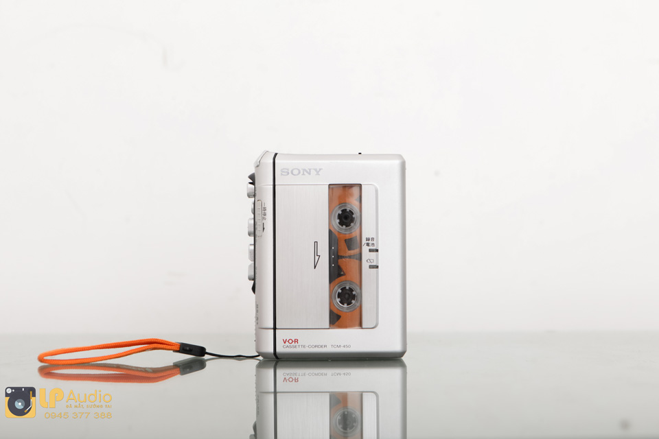 Cassette cầm tay SONY TCM - 450 ( có dây)
