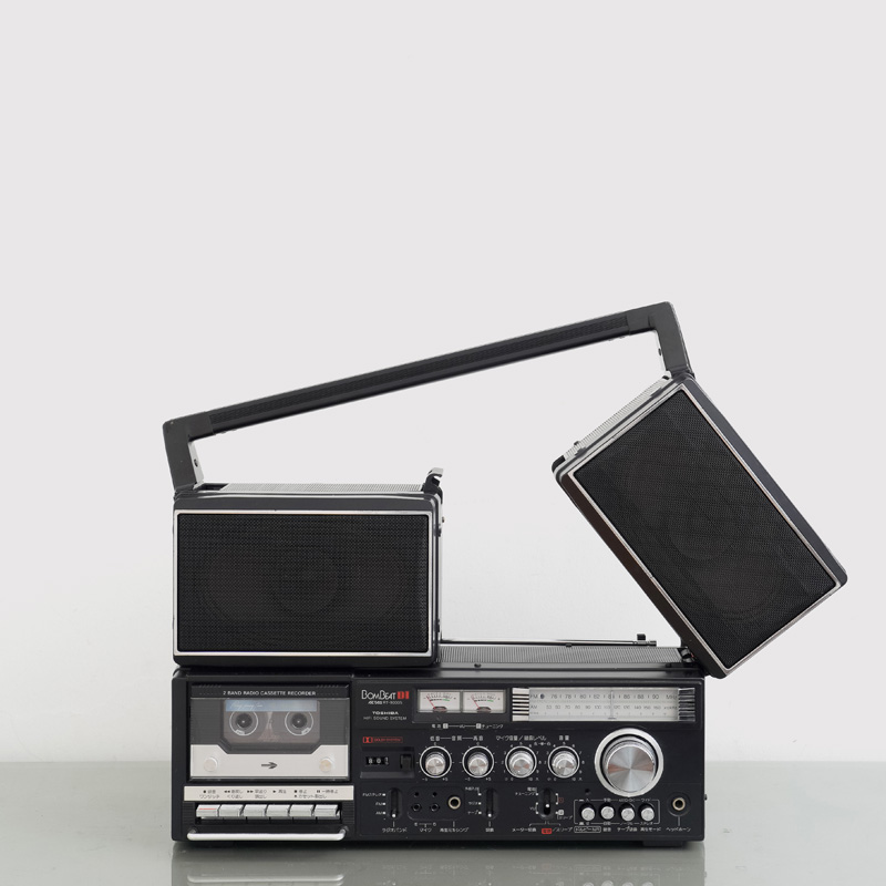 Đài radio cassette TOSHIBA RT-9000S (thiên nga đen)